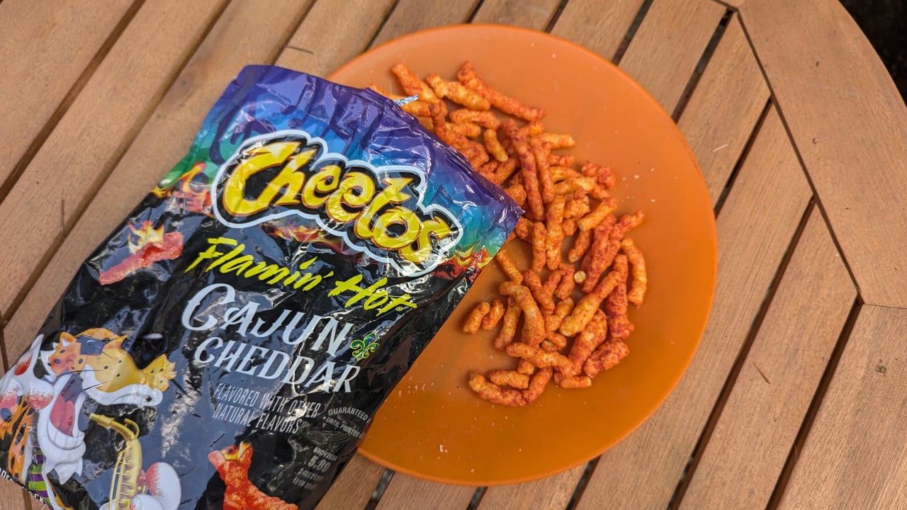 Review of Flaming Hot Cajun Cheddar Cheetos - I Tried That
